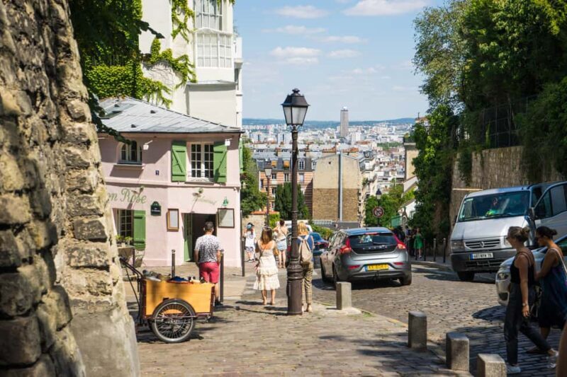 Paris: Montmartre Group Tour in German - The Sum Up