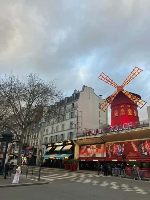 Paris: Montmartre Guided Walking Tour with Tastings - Starting Point: Moulin Rouge