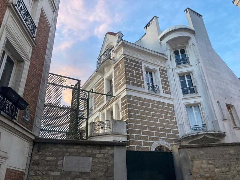 Paris: Montmartre Guided Walking Tour with Tastings - Charming Streets: Rue Lepic, Rue des Abbesses, and More