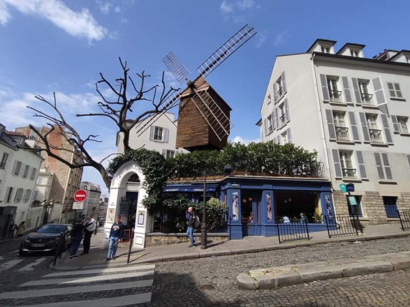Paris : Montmartre highlights walking tour - Deep Dive into the Itinerary