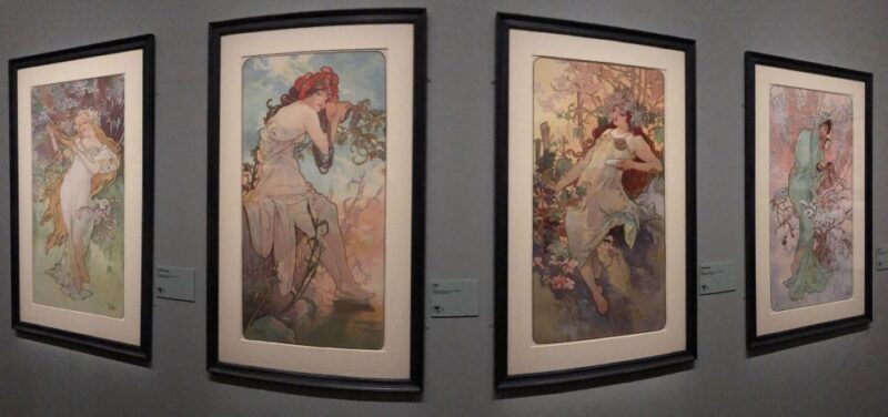 Paris: Montmartre & Sacre Coeur Guided Tour 12 guests 2,5h - Discover the Charm of Montmartre & Sacré Coeur with a Guided Tour