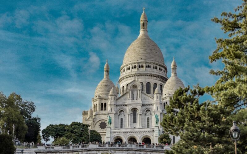 Paris: Montmartre Walking Tour with Sacré-Cur Entry Option - Key Points