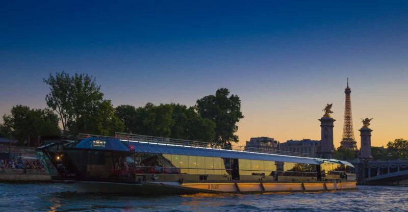Paris : NYE Special Diner Cruise on the Seine River - Price and Value