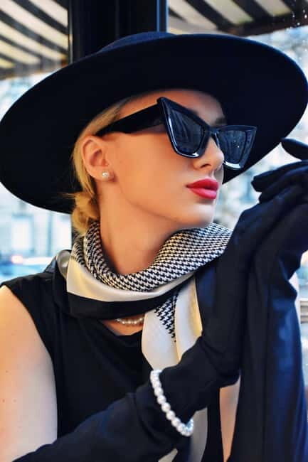 Paris: Old Money Photo Shoot with Outfits and Accessories - Key Points