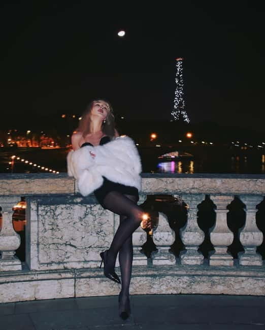 Paris: Old Money Photo Shoot with Outfits and Accessories - Weather and Practical Considerations