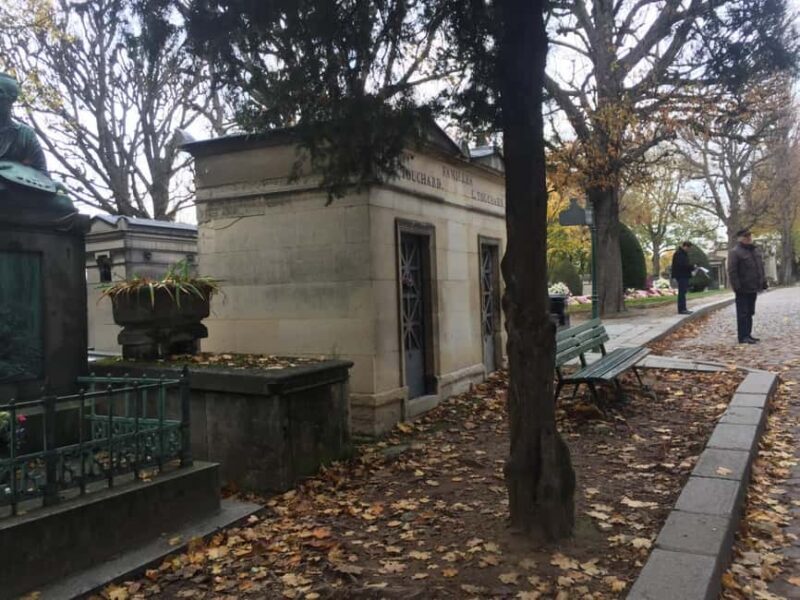 Paris: Père Lachaise Cemetery Visit with Seine River Cruise - A Closer Look at the Experience