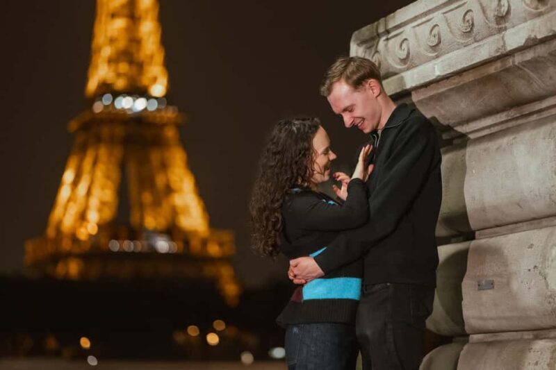 Paris photographer 1 hour near the Eiffel Tower or in Paris - Key Points