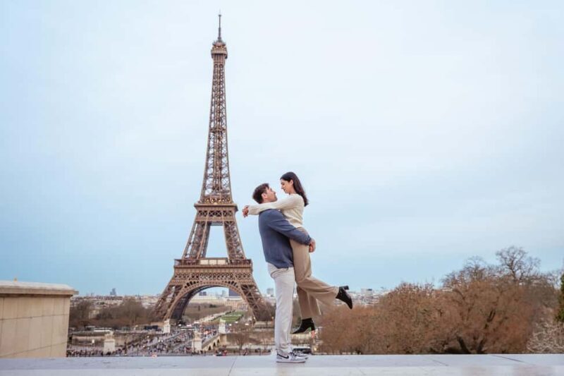 Paris photographer 1 hour near the Eiffel Tower or in Paris - Why Choose This Paris Photography Tour?