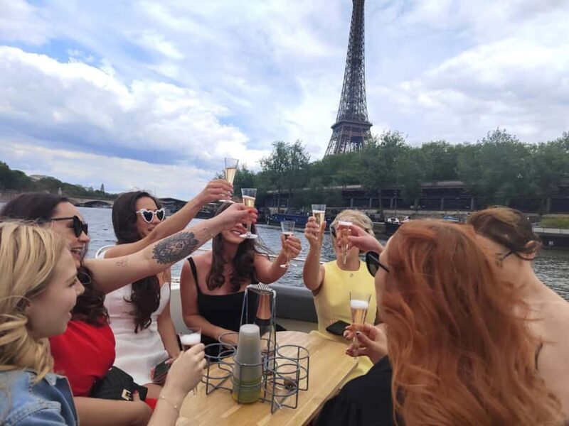 Paris: Private Boat Cruise on Seine River - Paris: Private Boat Cruise on Seine River