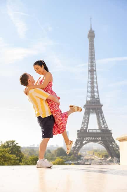 Paris: Private Photoshoot at the Eiffel Tower - An Experience Tailored to Different Travelers