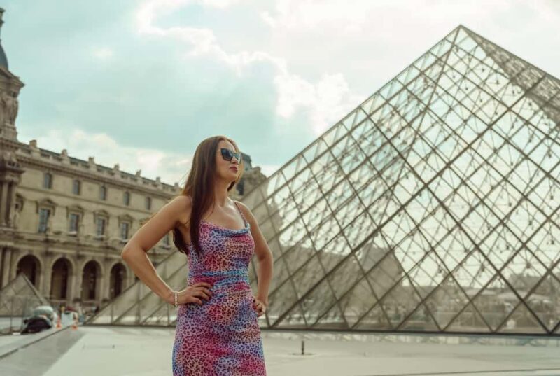 Paris: Private Photoshoot Outside the Louvre Museum - Insights from the Reviewers