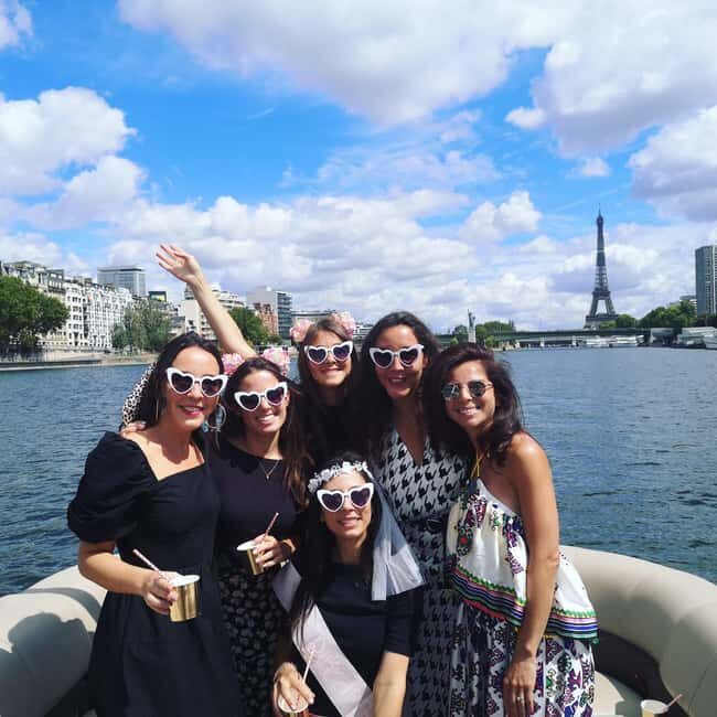 Paris: Private pontoon boat cruise on the Seine - FAQs