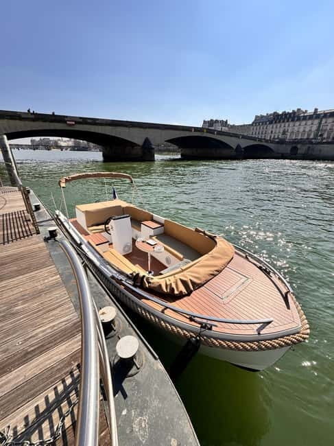 Paris: Private Small Boat Cruise with Rosé and Macarons - Price and Value