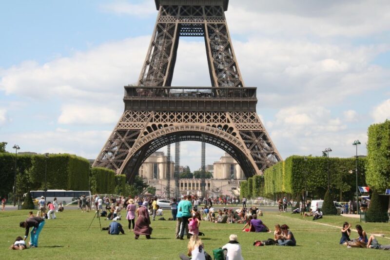 Paris: Private Tour with a Local Guide - Key Points: