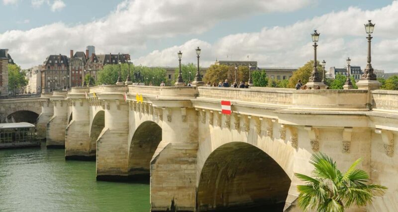 Paris: Private Walking Guided Tour of City's Highlights - Key Points