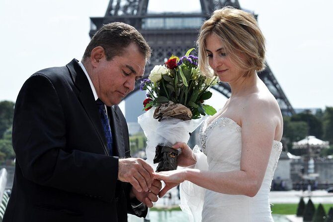 Paris Renew Your Wedding Vows Experience with Professional Photographer - Key Points