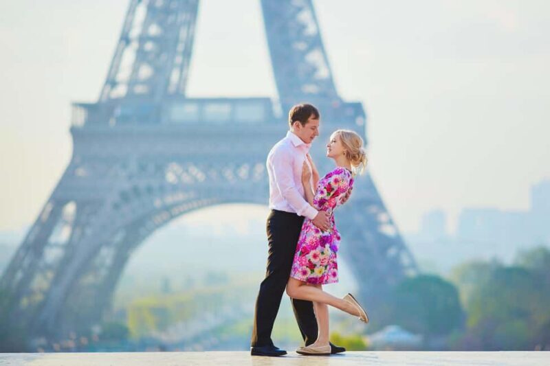 Paris: Romantic Couple Photoshoot (with flower bouquet!) - FAQ
