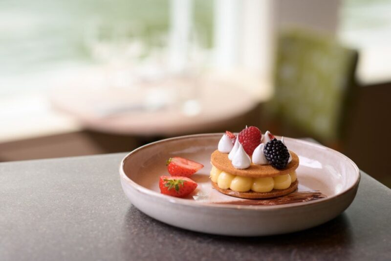 Paris: Romantic Cruise with 3-course Dinner on Seine River - A Deep Dive into the Experience