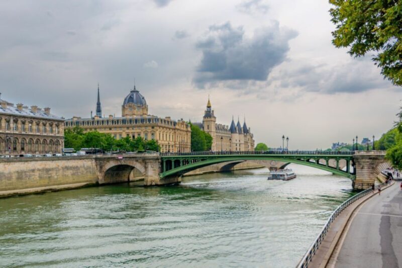 Paris: Seine Cruise with Snack/Optional Eiffel Tower Ticket - Who Is This Tour Best For?