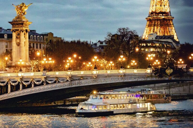 Paris: Seine Dinner Cruise from Eiffel Tower/Liberty Statue - An In-Depth Look at the Experience