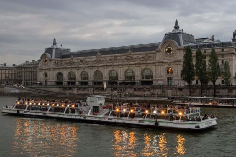 Paris: Seine River Cruise with Meringue or Hot Chocolate - Discovering Paris from the Water: A Perfectly Balanced Experience