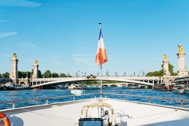 Paris: Seine River Panoramic Views Dinner Cruise - Key Points