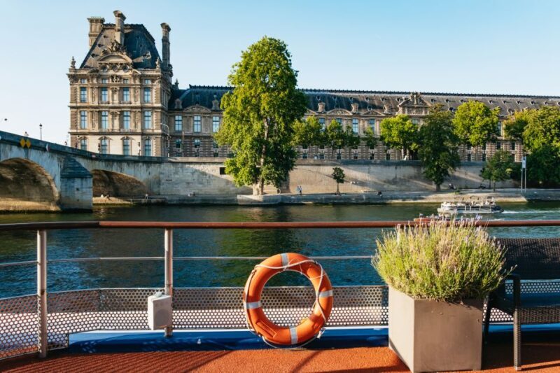 Paris: Seine River Panoramic Views Dinner Cruise - What to Expect from the Cruise Experience