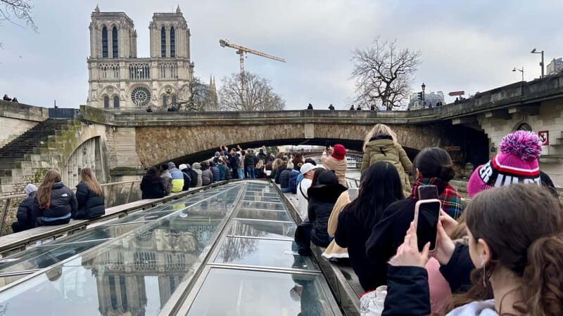Paris: Sightseeing Cruise with 'Les Incollables' Quiz - The Landmarks and Why They Matter