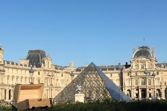 Paris Treasure Hunt  Explore the Seine from Louvre to Eiffel - Who Should Consider This Tour?