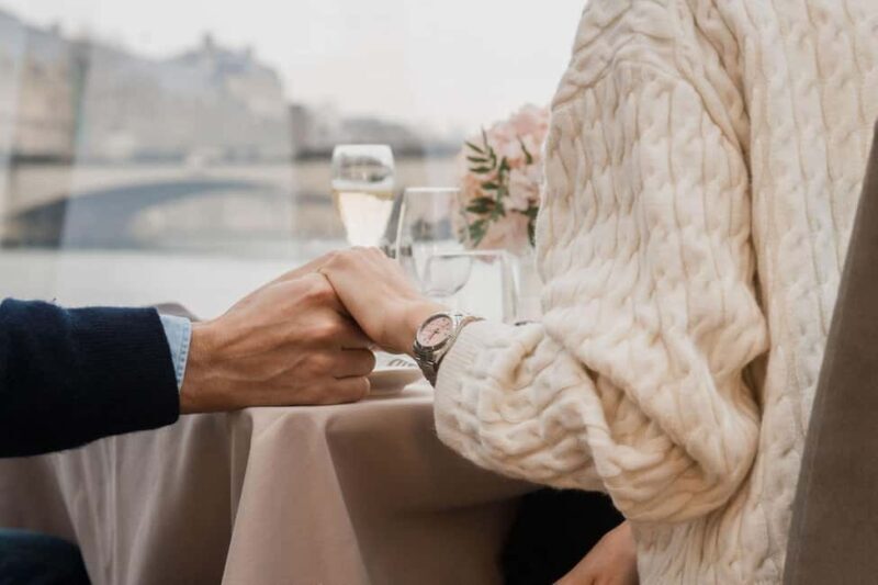 Paris : Valentine's Day Diner Cruise on the Seine river - Authentic Insights from Reviews