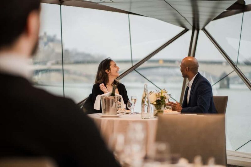 Paris : Valentine's Day Diner Cruise on the Seine river - Wrapping It Up
