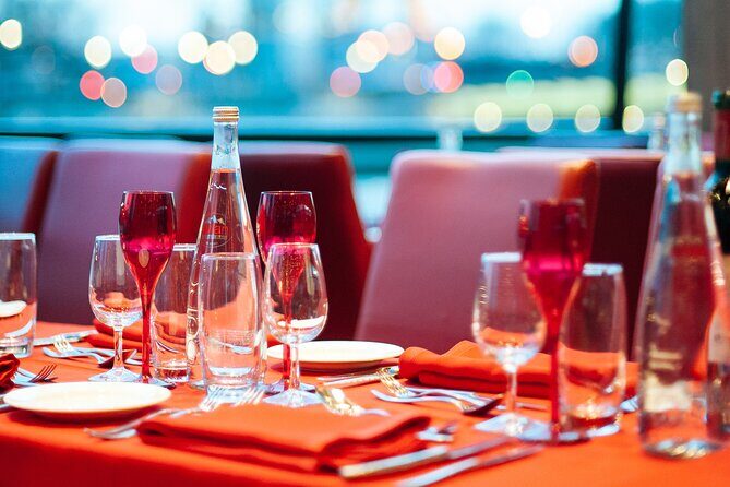 Paris Valentine's Day Dinner Cruise by Bateaux-Mouches - FAQ