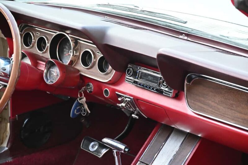 Paris: Vintage Mustang Tour & Local Guide with Hotel Pickup - Discovering Paris in a Vintage Mustang: A Practical and Stylish Tour Experience