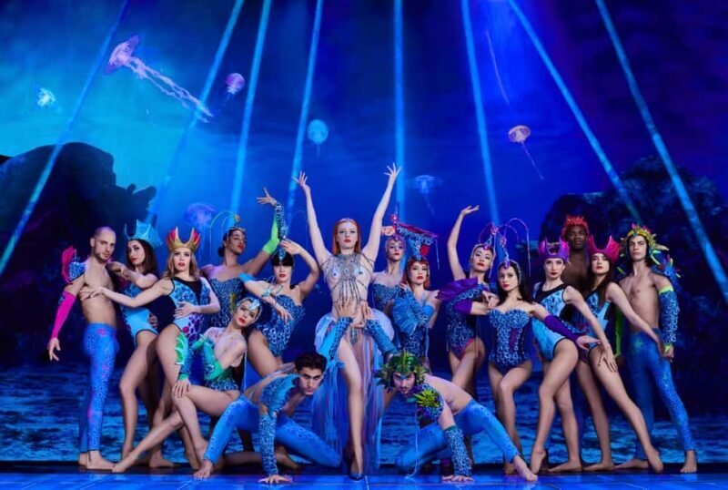 Paris: VIP Dinner and Cabaret Show at Paradis Latin - FAQs