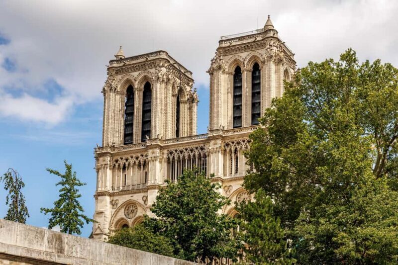 Paris: Walking Tour with Notre Dame or Ste-Chapelle Access - Key Points