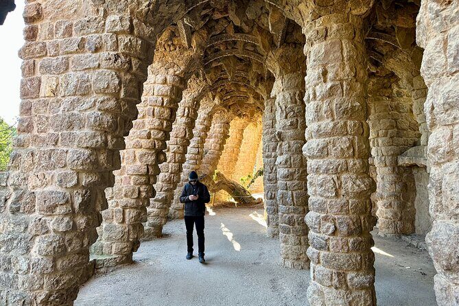 Park Guell Private Guided Tour With a Five Stars Tour Guide - Meeting Logistics and Practical Tips