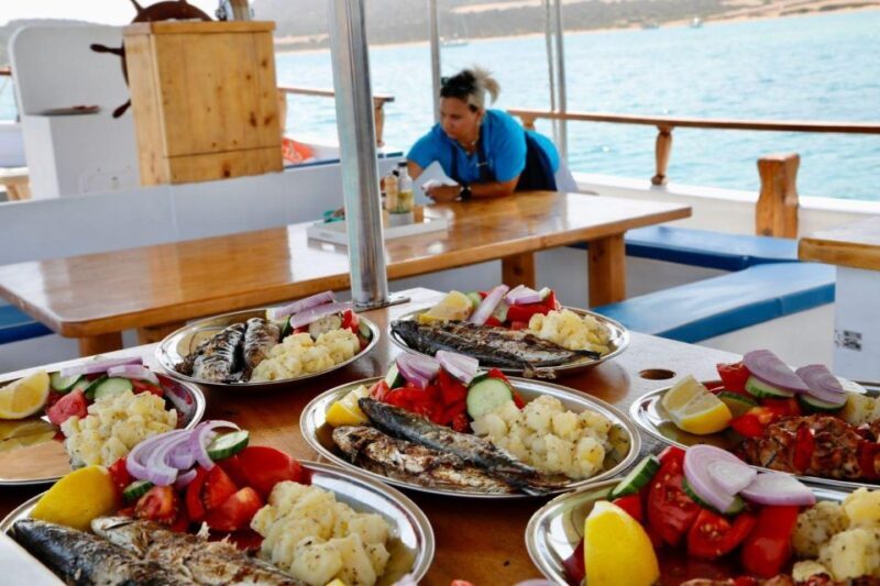 Paros Antiparos: Full-Day Boat Tour with Lunch & Drinks - Duration & Group Size