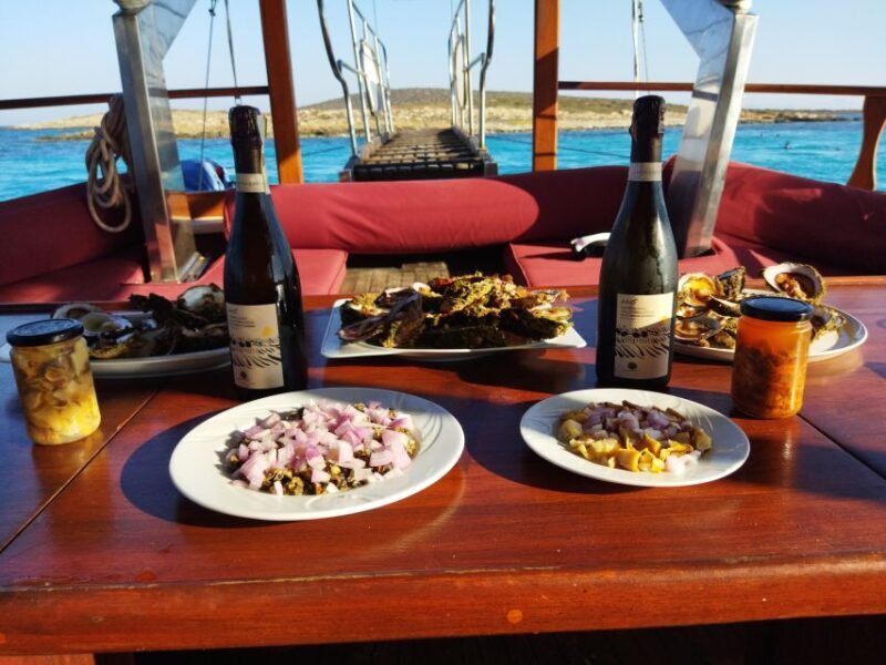 Paros: Traditional Gulet Shared or Private Island Cruise - Onboard Experience: Food, Drinks, and Atmosphere
