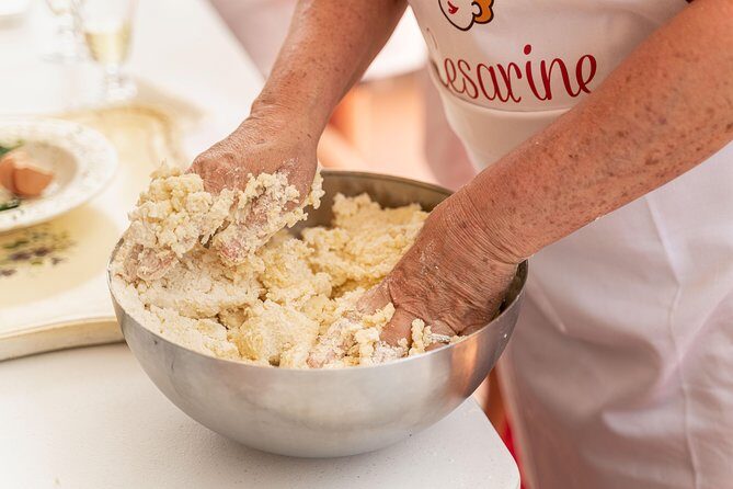 Pasta & Tiramisu Class at a Local's Home in Rome - Introduction