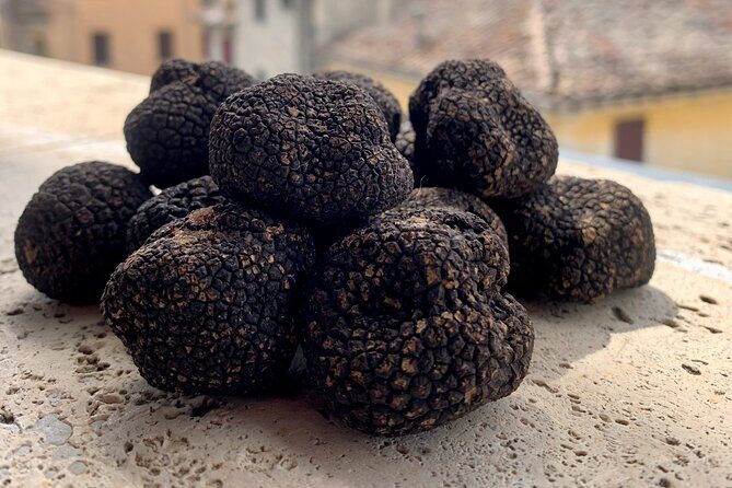 Pasta, Truffle and Wine: hands-on class in a medieval town - FAQs