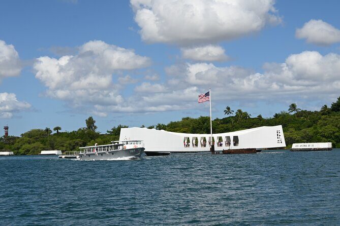 Pearl Harbor Trolley Shuttle from Waikiki - An Honest Look at the Pearl Harbor Trolley Shuttle from Waikiki