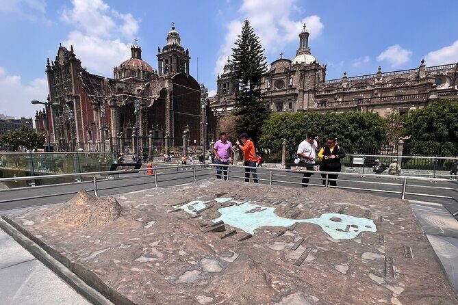Pedestrian downtown private tour in Mexico city - Deep Dive Into the Landmarks