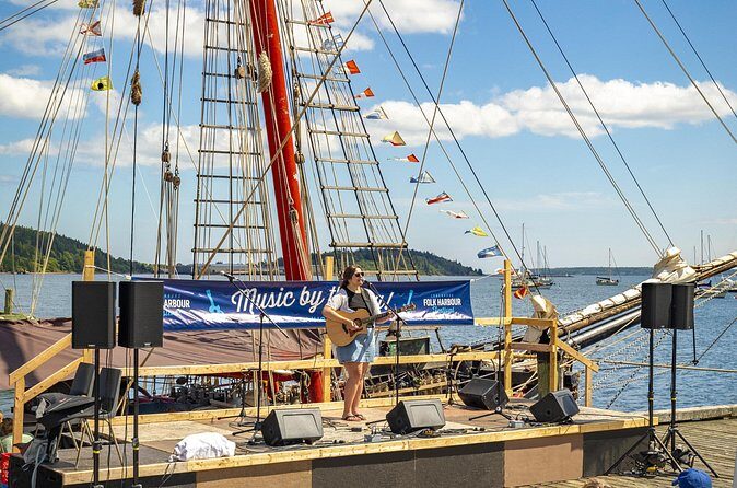 Peggy's Cove and Lunenburg- 6 hour Tour - The Sum Up
