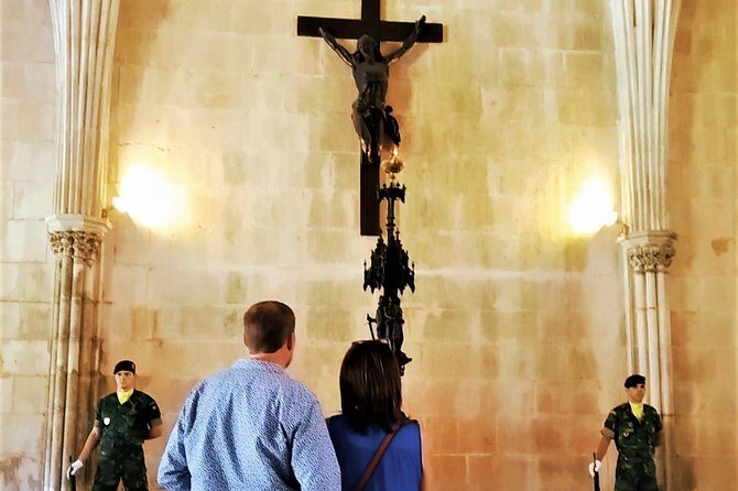Peniche, Nazaré (big waves), Batalha monestary tour and Óbidos - The Experience: From Architecture to Waves