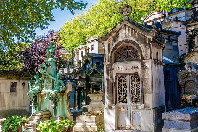 Père-Lachaise Cemetery Paris Tour with Audioguide - Who Will Love This Tour?