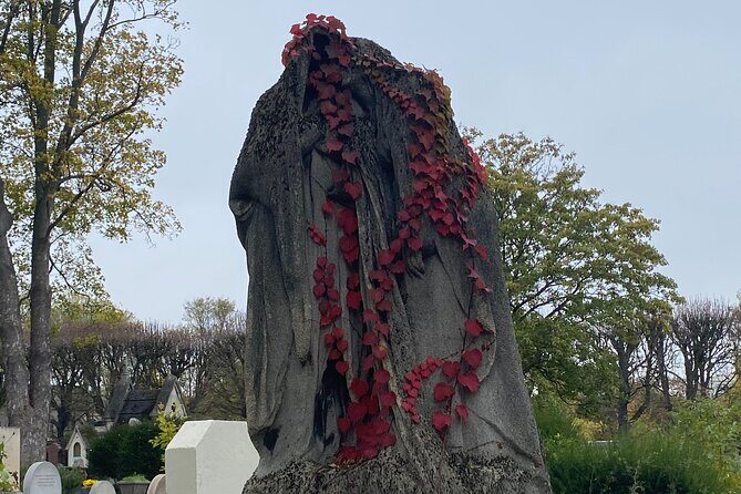 Père Lachaise's Cemetery Celebrities and Ghosts Mystery Tour - Who Will Love This Tour?