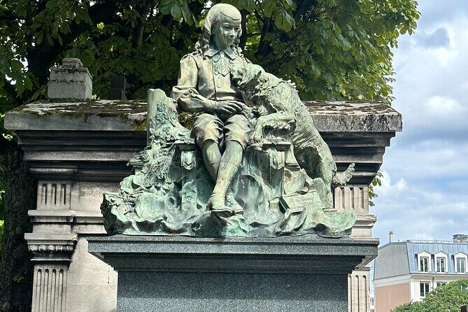 Père Lachaise's Cemetery Celebrities and Ghosts Mystery Tour - The Sum Up