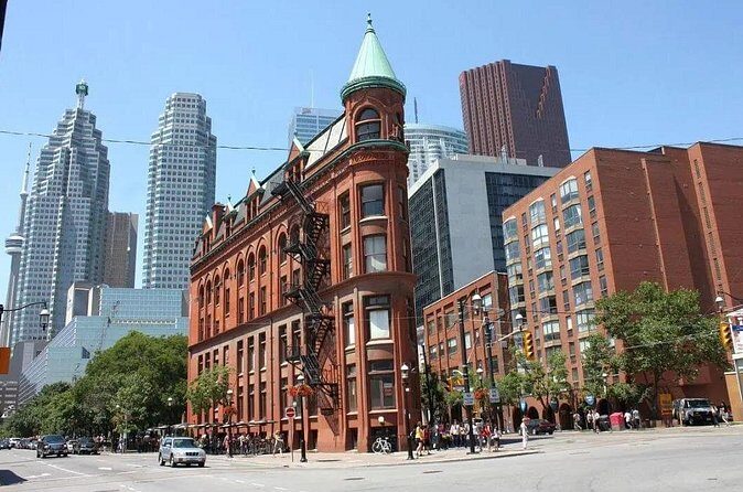 Personalized Toronto Airport Transfer Service - How the Booking and Meeting Process Works