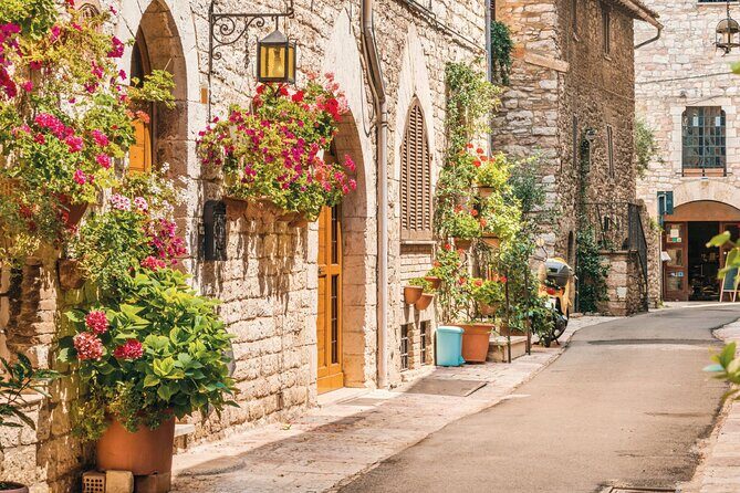 Perugia Walking Tour with Audio and Written Guide by a local - Key Points