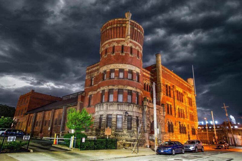 Phantom's Parade on Prospect: Cleveland Ghost Tours - A Closer Look at the Cleveland Ghost Tour Experience